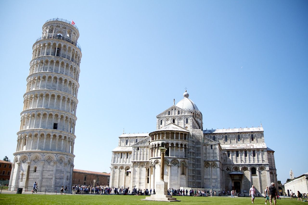 De ce este înclinat Turnul din Pisa? - Dailyrenate.ro