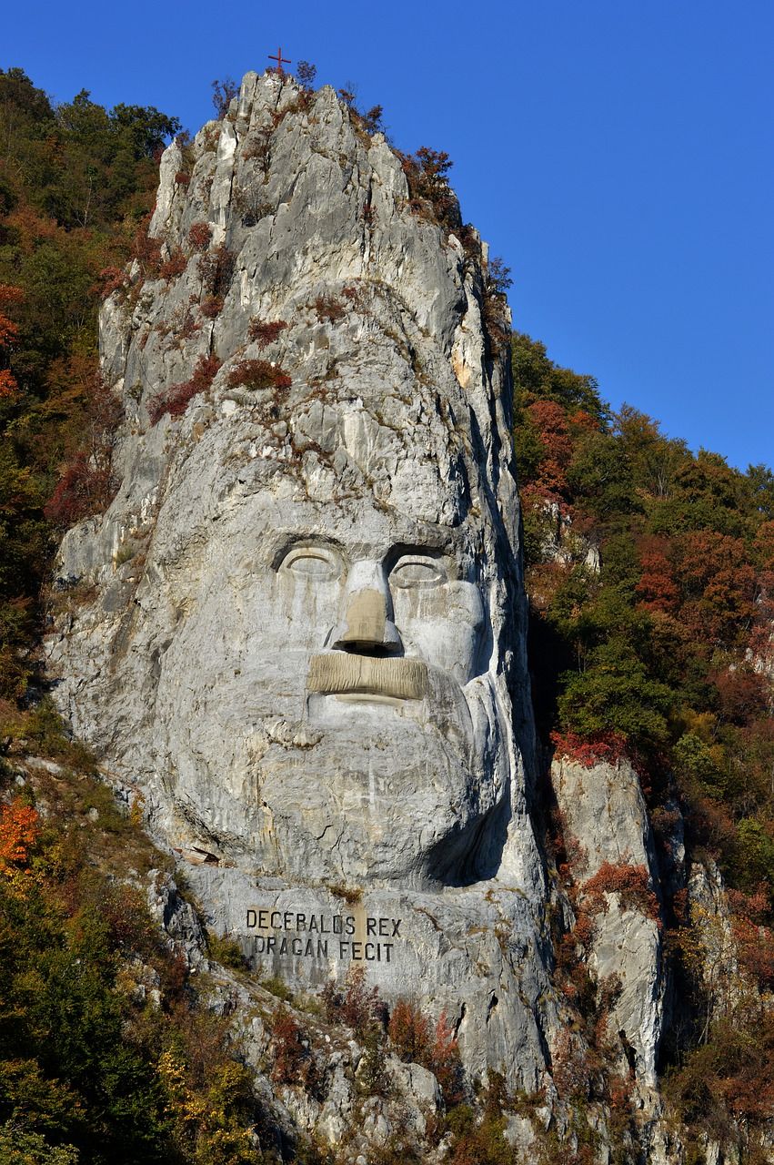 Chipul lui Decebal de la Dunăre, cea mai înaltă sculptură în munte din ...
