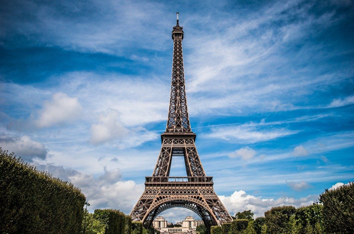 Turnul Eiffel: de ce este ilegal să îl fotografiezi noaptea ...