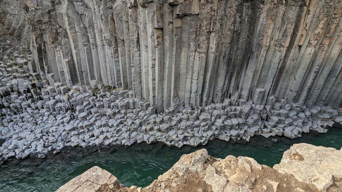 Coloane de bazalt impresionante - Dailyrenate.ro