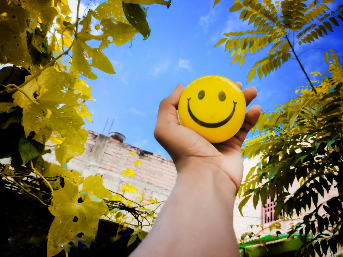Cine a creat celebrul emoticon Smiley Face? - Dailyrenate.ro